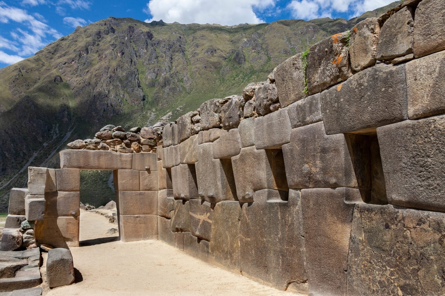 The Inca Stone-Cutting Mystery: Unlocking Ancient Engineering Secrets ...